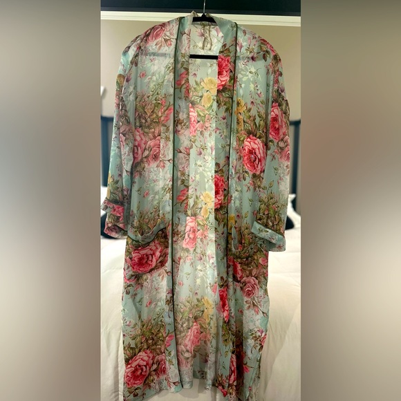 Aratta | Intimates & Sleepwear | Aratta Silent Journey Floral Kimono ...
